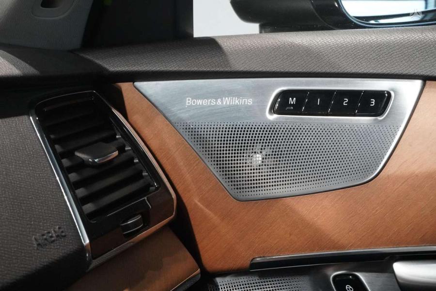 Melns Volvo XC90 2017 Viļņa, ar dzinēja tilpumu 1.97 L un nobraukumu 189 tūkst. km par 27900 €, foto 24 vietnē AUTOMOTO.COM.LV