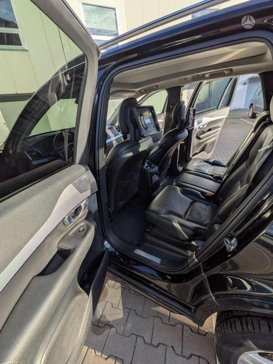 Melns Volvo XC90 2017 Viļņa, ar dzinēja tilpumu 1.97 L un nobraukumu 244 tūkst. km par 22300 €, foto 16 vietnē AUTOMOTO.COM.LV