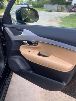 Black Volvo XC90 2017 in Vilnius, with an engine capacity of 1.97 L and mileage of 160 thousand km for 20900 €, photo 11 on AUTOMOTO.COM.LV