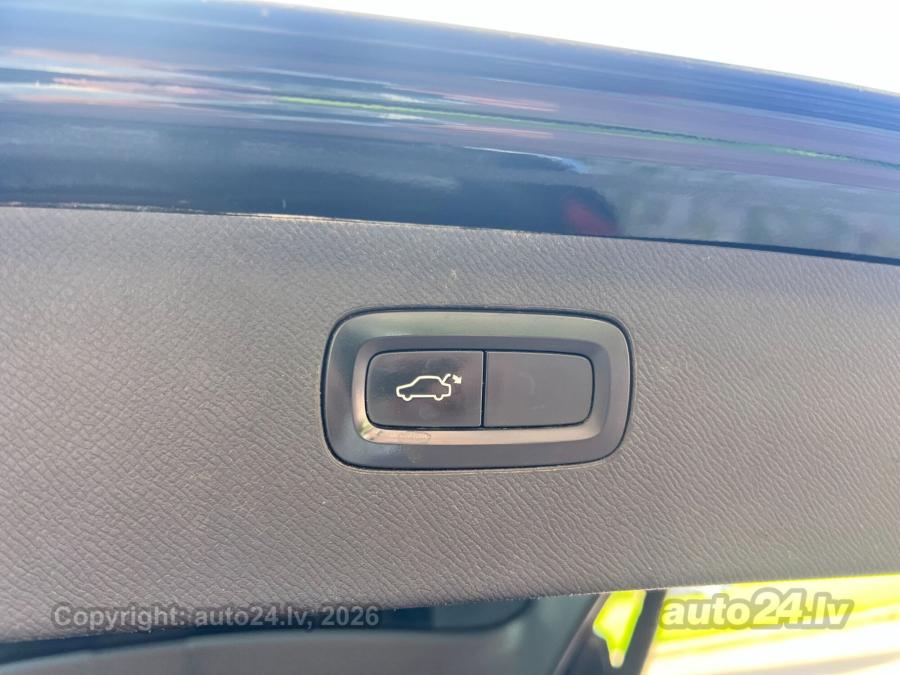Black Volvo XC90 2017 in Tallinn, with an engine capacity of 2.00 L and mileage of 172 thousand km for 28900 €, photo 18 on AUTOMOTO.COM.LV