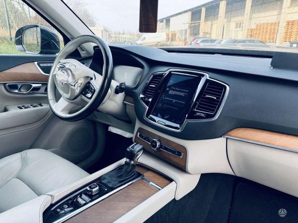 Black Volvo XC90 2018 in Kaunas, with an engine capacity of 1.97 L and mileage of 384 thousand km for 10990 €, photo 11 on AUTOMOTO.COM.LV