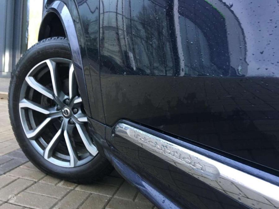 Black Volvo XC90 2018 in Riga, with an engine capacity of 1.97 L and mileage of 59 thousand km for 28900 €, photo 3 on AUTOMOTO.COM.LV