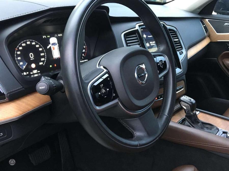 Black Volvo XC90 2018 in Riga, with an engine capacity of 1.97 L and mileage of 59 thousand km for 28900 €, photo 7 on AUTOMOTO.COM.LV