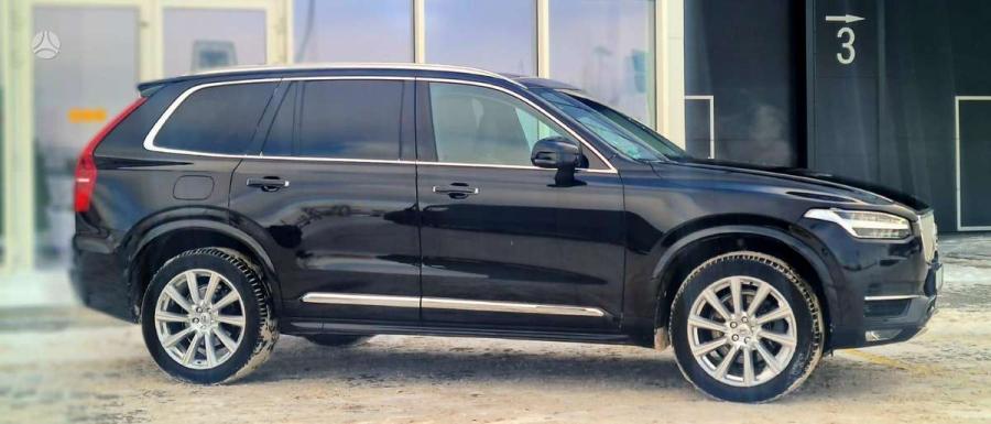 Black Volvo XC90 2018 in Vilnius, with an engine capacity of 2.00 L and mileage of 116 thousand km for 29450 €, photo 8 on AUTOMOTO.COM.LV