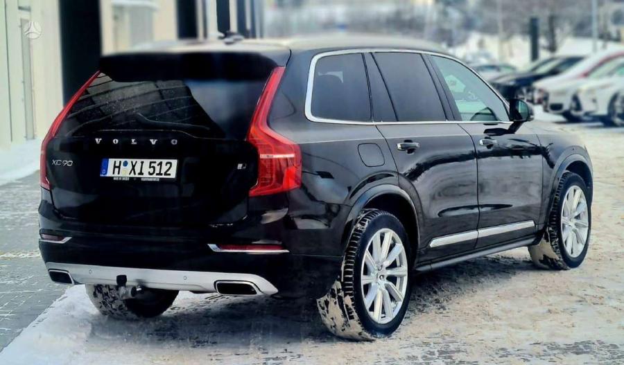 Black Volvo XC90 2018 in Vilnius, with an engine capacity of 2.00 L and mileage of 116 thousand km for 29450 €, photo 10 on AUTOMOTO.COM.LV