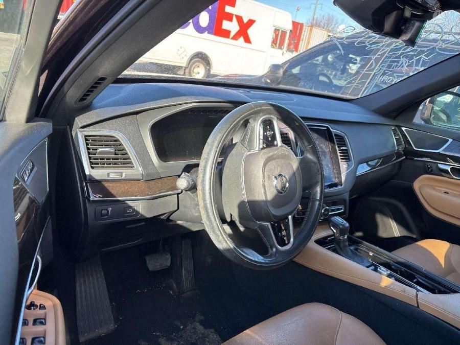 Melns Volvo XC90 2018 Viļņa, ar dzinēja tilpumu 1.97 L un nobraukumu 175 tūkst. km par 11800 €, foto 18 vietnē AUTOMOTO.COM.LV