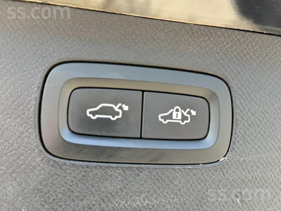 Melns Volvo XC90 2018 Rīga, ar dzinēja tilpumu 2.00 L un nobraukumu 246 tūkst. km par 21500 €, foto 19 vietnē AUTOMOTO.COM.LV