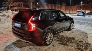 Black Volvo XC90 2018 in Ventspils, with an engine capacity of 2.00 L and mileage of 219 thousand km for 22000 €, photo 5 on AUTOMOTO.COM.LV