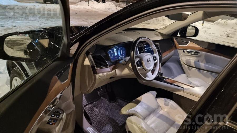 Black Volvo XC90 2018 in Ventspils, with an engine capacity of 2.00 L and mileage of 219 thousand km for 22000 €, photo 7 on AUTOMOTO.COM.LV