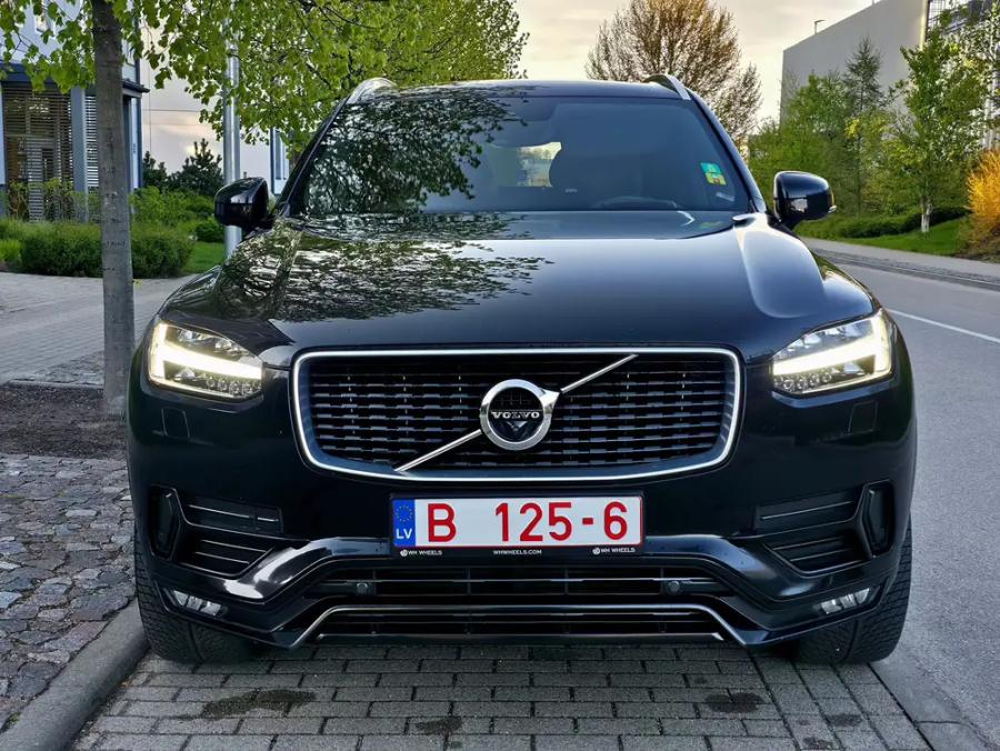 Black Volvo XC90 2018 in Riga, with an engine capacity of 2.00 L and mileage of 252 thousand km for 21900 €, photo 3 on AUTOMOTO.COM.LV