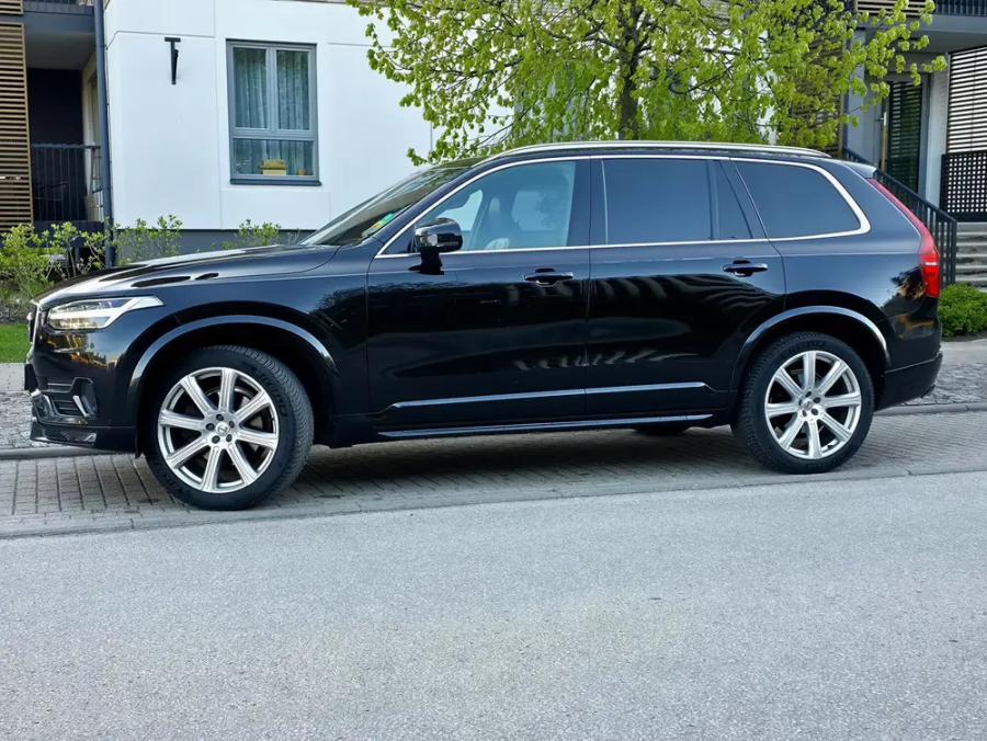 Black Volvo XC90 2018 in Riga, with an engine capacity of 2.00 L and mileage of 252 thousand km for 21900 €, photo 5 on AUTOMOTO.COM.LV