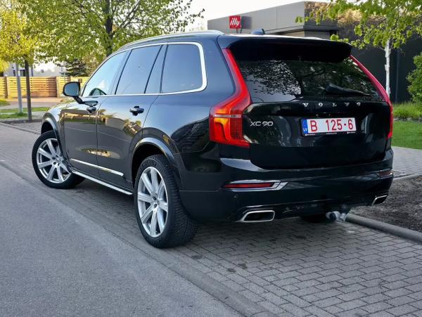 Black Volvo XC90 2018 in Riga, with an engine capacity of 2.00 L and mileage of 252 thousand km for 21900 €, photo 5 on AUTOMOTO.COM.LV