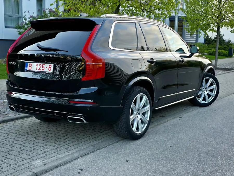 Black Volvo XC90 2018 in Riga, with an engine capacity of 2.00 L and mileage of 252 thousand km for 21900 €, photo 8 on AUTOMOTO.COM.LV