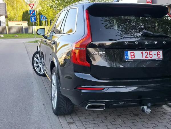 Black Volvo XC90 2018 in Riga, with an engine capacity of 2.00 L and mileage of 252 thousand km for 21900 €, photo 8 on AUTOMOTO.COM.LV