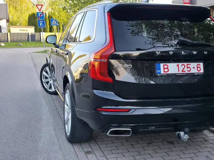 Black Volvo XC90 2018 in Riga, with an engine capacity of 2.00 L and mileage of 252 thousand km for 21900 €, photo 9 on AUTOMOTO.COM.LV