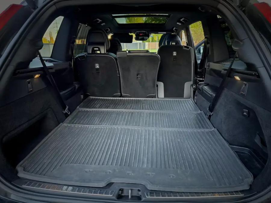 Black Volvo XC90 2018 in Riga, with an engine capacity of 2.00 L and mileage of 252 thousand km for 21900 €, photo 12 on AUTOMOTO.COM.LV