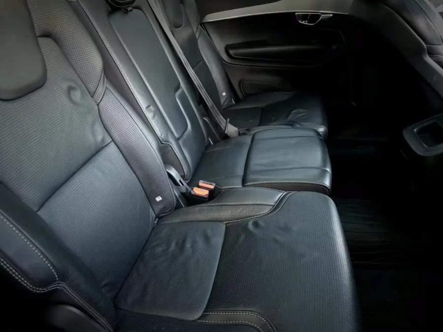 Black Volvo XC90 2018 in Riga, with an engine capacity of 2.00 L and mileage of 252 thousand km for 21900 €, photo 18 on AUTOMOTO.COM.LV