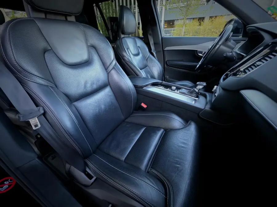 Black Volvo XC90 2018 in Riga, with an engine capacity of 2.00 L and mileage of 252 thousand km for 21900 €, photo 21 on AUTOMOTO.COM.LV