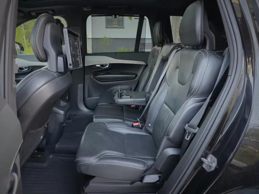 Black Volvo XC90 2018 in Riga, with an engine capacity of 2.00 L and mileage of 252 thousand km for 21900 €, photo 24 on AUTOMOTO.COM.LV