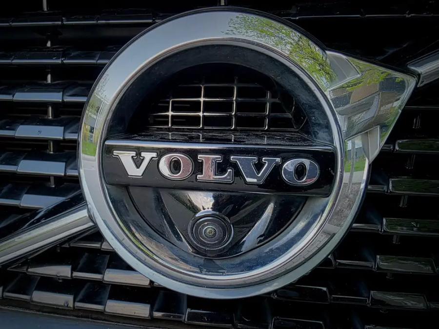 Black Volvo XC90 2018 in Riga, with an engine capacity of 2.00 L and mileage of 252 thousand km for 21900 €, photo 34 on AUTOMOTO.COM.LV