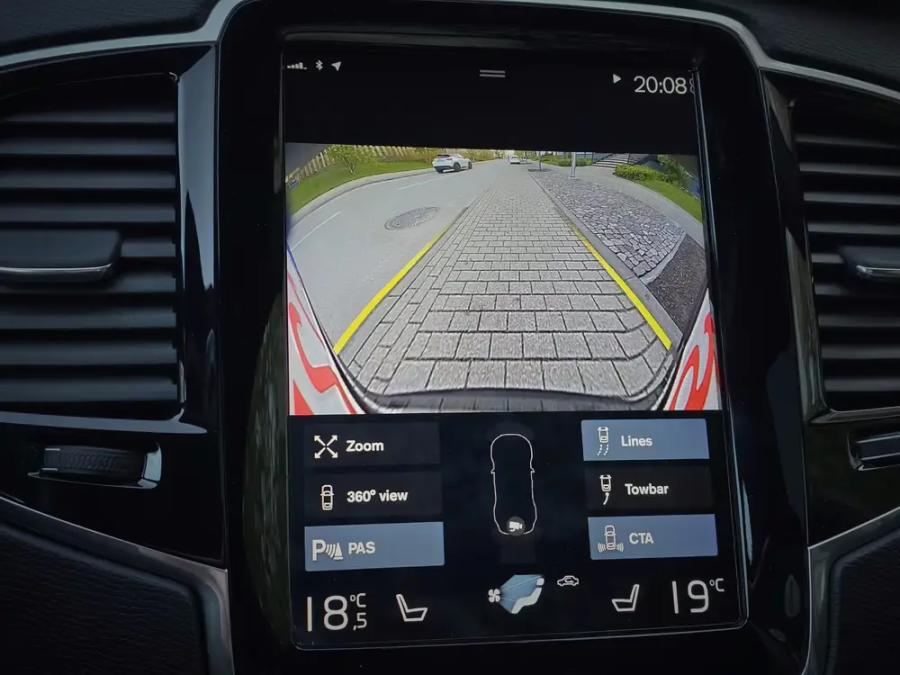 Black Volvo XC90 2018 in Riga, with an engine capacity of 2.00 L and mileage of 252 thousand km for 21900 €, photo 36 on AUTOMOTO.COM.LV