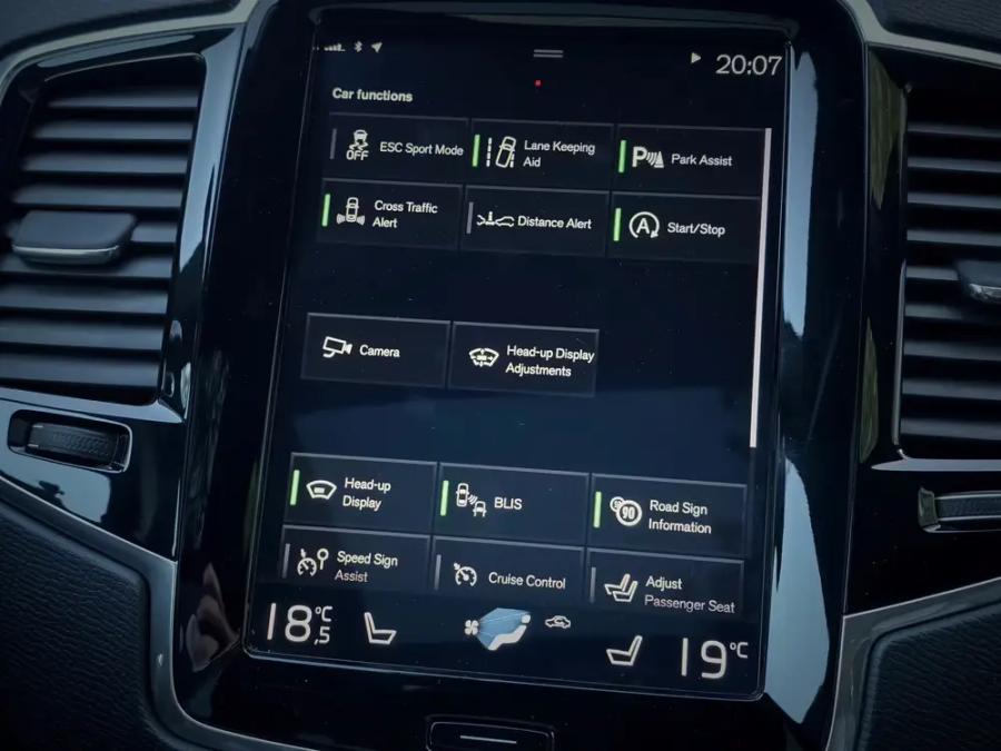 Black Volvo XC90 2018 in Riga, with an engine capacity of 2.00 L and mileage of 252 thousand km for 21900 €, photo 37 on AUTOMOTO.COM.LV