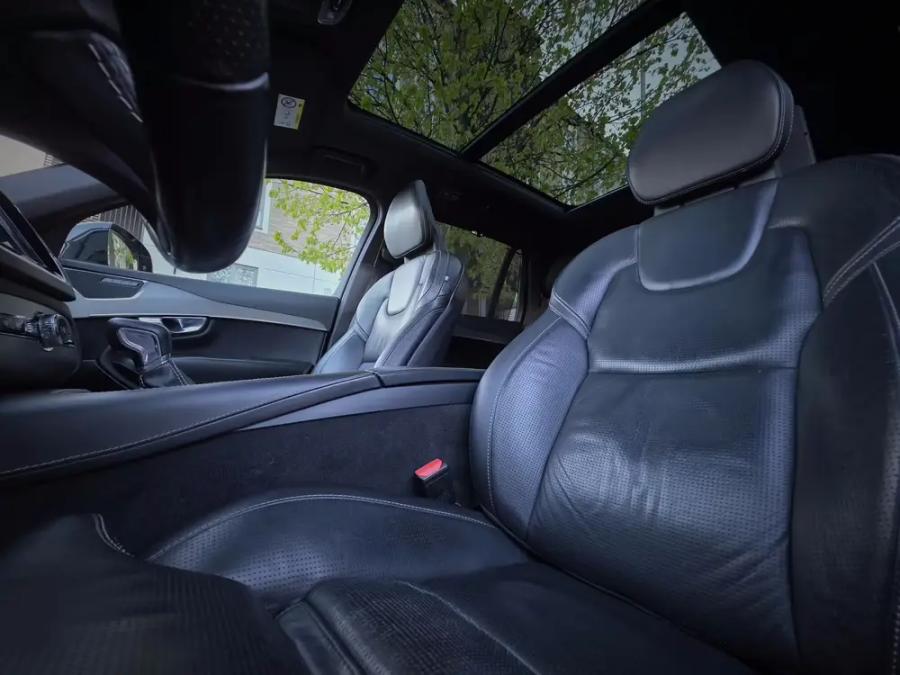 Black Volvo XC90 2018 in Riga, with an engine capacity of 2.00 L and mileage of 252 thousand km for 21900 €, photo 38 on AUTOMOTO.COM.LV