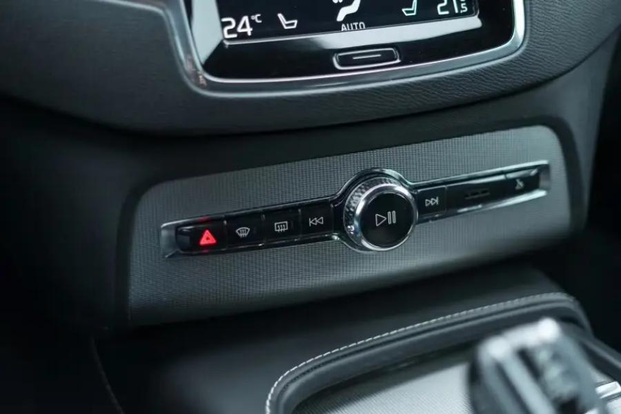 Черный Вольво ХС90 2018 в Лиепая, объемом двигателя 2.00 л и пробегом 114 тыс. км за 43900 €, фото 34 на AUTOMOTO.COM.LV