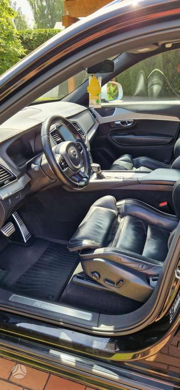 Black Volvo XC90 2018 in Anyksciai, with an engine capacity of 1.97 L and mileage of 200 thousand km for 24999 €, photo 10 on AUTOMOTO.COM.LV