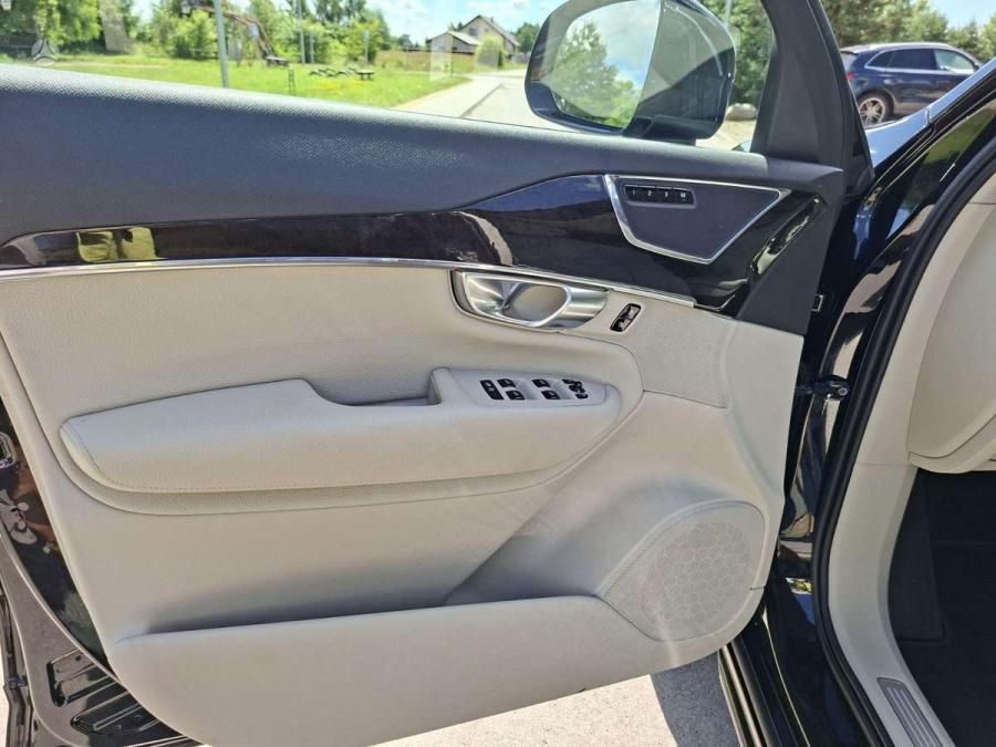 Black Volvo XC90 2018 in Klaipeda, with an engine capacity of 1.97 L and mileage of 131 thousand km for 23900 €, photo 31 on AUTOMOTO.COM.LV