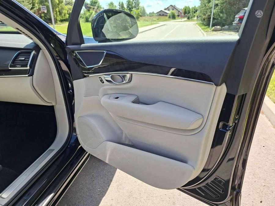 Black Volvo XC90 2018 in Klaipeda, with an engine capacity of 1.97 L and mileage of 131 thousand km for 23900 €, photo 32 on AUTOMOTO.COM.LV
