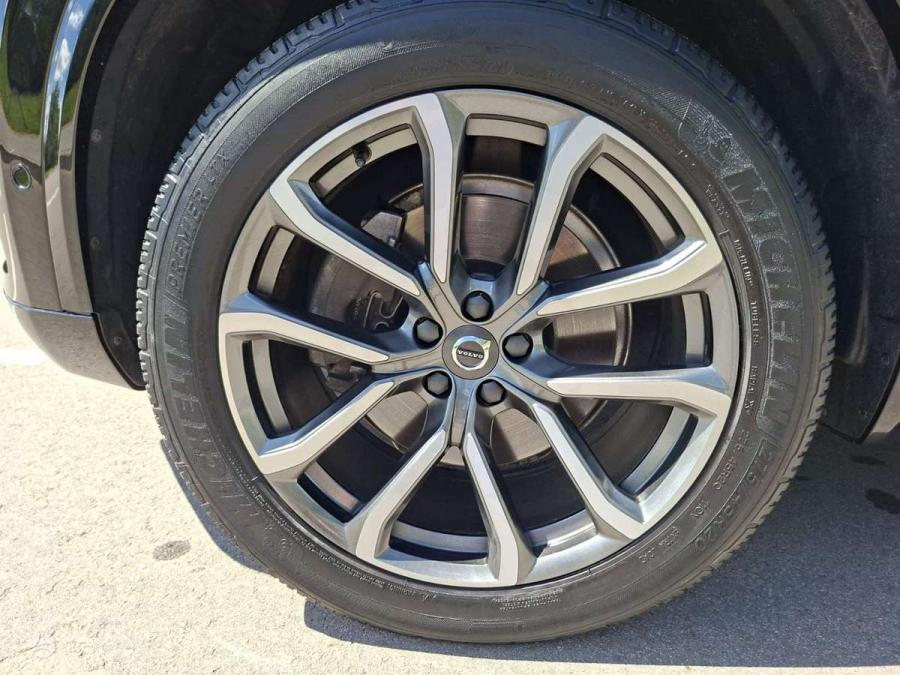 Black Volvo XC90 2018 in Klaipeda, with an engine capacity of 1.97 L and mileage of 131 thousand km for 23900 €, photo 38 on AUTOMOTO.COM.LV