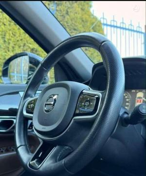 Black Volvo XC90 2018 in Marijampole, with an engine capacity of 1.97 L and mileage of 264 thousand km for 32500 €, photo 20 on AUTOMOTO.COM.LV