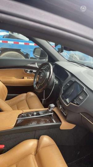 Black Volvo XC90 2018 in Vilnius, with an engine capacity of 1.97 L and mileage of 148 thousand km for 9899 €, photo 6 on AUTOMOTO.COM.LV