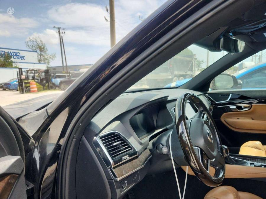 Black Volvo XC90 2018 in Vilnius, with an engine capacity of 1.97 L and mileage of 148 thousand km for 9899 €, photo 7 on AUTOMOTO.COM.LV