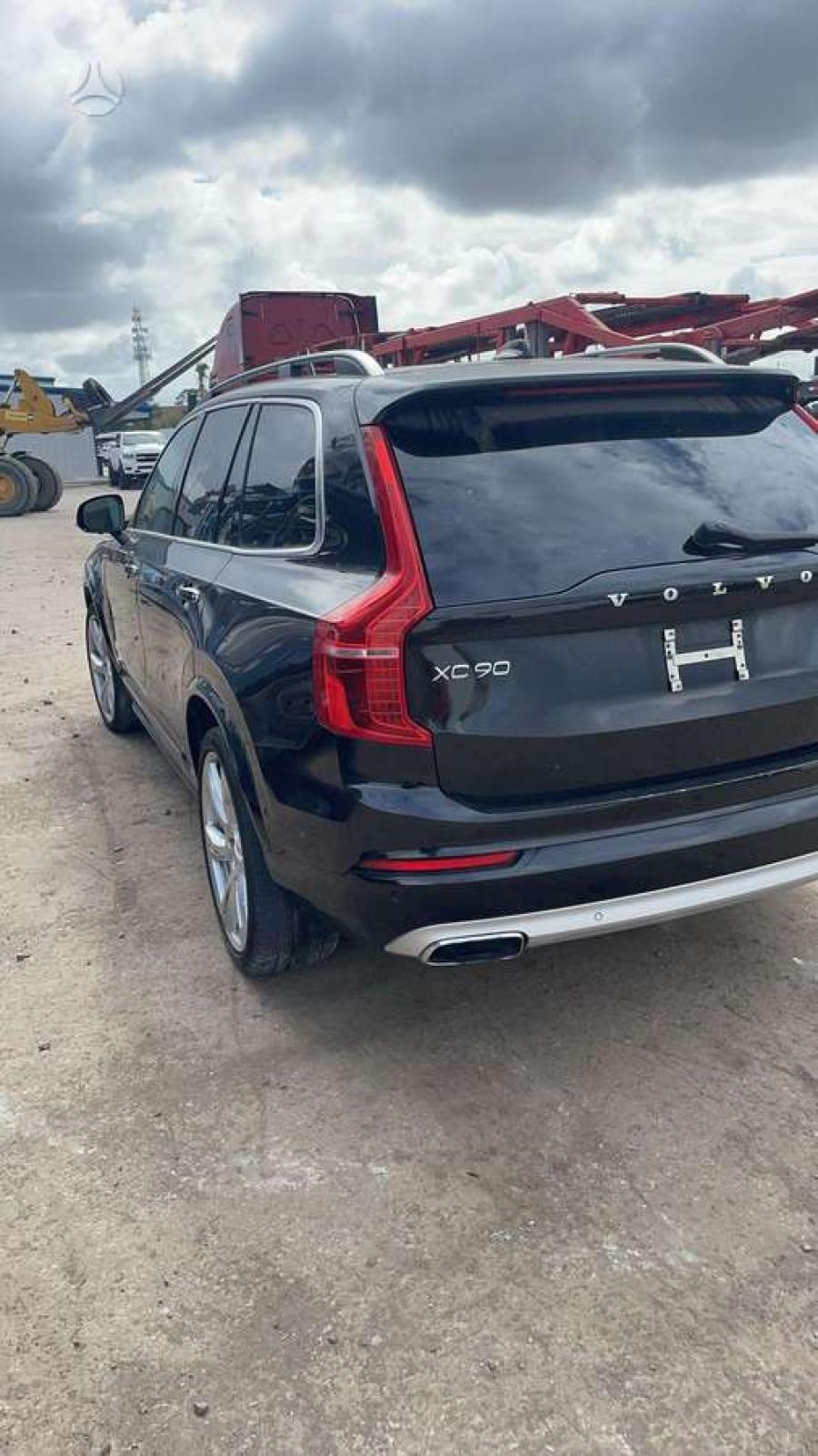 Black Volvo XC90 2018 in Vilnius, with an engine capacity of 1.97 L and mileage of 148 thousand km for 9899 €, photo 14 on AUTOMOTO.COM.LV
