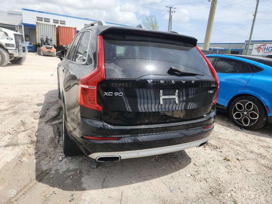 Black Volvo XC90 2018 in Vilnius, with an engine capacity of 1.97 L and mileage of 148 thousand km for 9899 €, photo 15 on AUTOMOTO.COM.LV