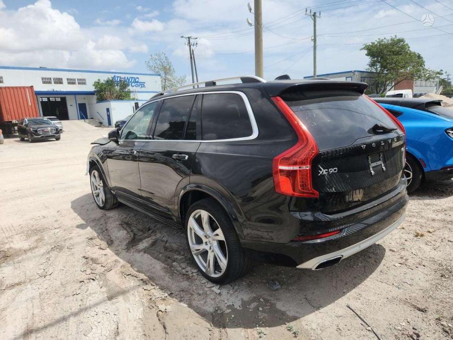 Black Volvo XC90 2018 in Vilnius, with an engine capacity of 1.97 L and mileage of 148 thousand km for 9899 €, photo 16 on AUTOMOTO.COM.LV