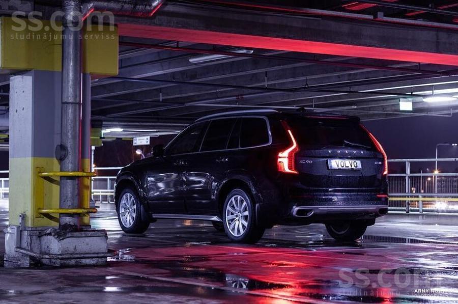Black Volvo XC90 2018 in Riga, with an engine capacity of 2.00 L and mileage of 166 thousand km for 28000 €, photo 3 on AUTOMOTO.COM.LV