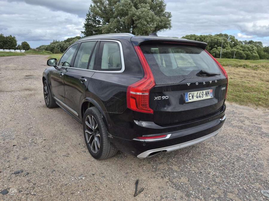 Black Volvo XC90 2018 in Taurage, with an engine capacity of 1.97 L and mileage of 269 thousand km for 14800 €, photo 7 on AUTOMOTO.COM.LV
