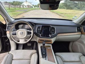 Black Volvo XC90 2018 in Taurage, with an engine capacity of 1.97 L and mileage of 269 thousand km for 14800 €, photo 10 on AUTOMOTO.COM.LV