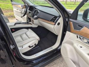 Black Volvo XC90 2018 in Taurage, with an engine capacity of 1.97 L and mileage of 269 thousand km for 14800 €, photo 16 on AUTOMOTO.COM.LV