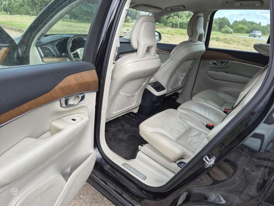 Black Volvo XC90 2018 in Taurage, with an engine capacity of 1.97 L and mileage of 269 thousand km for 14800 €, photo 19 on AUTOMOTO.COM.LV