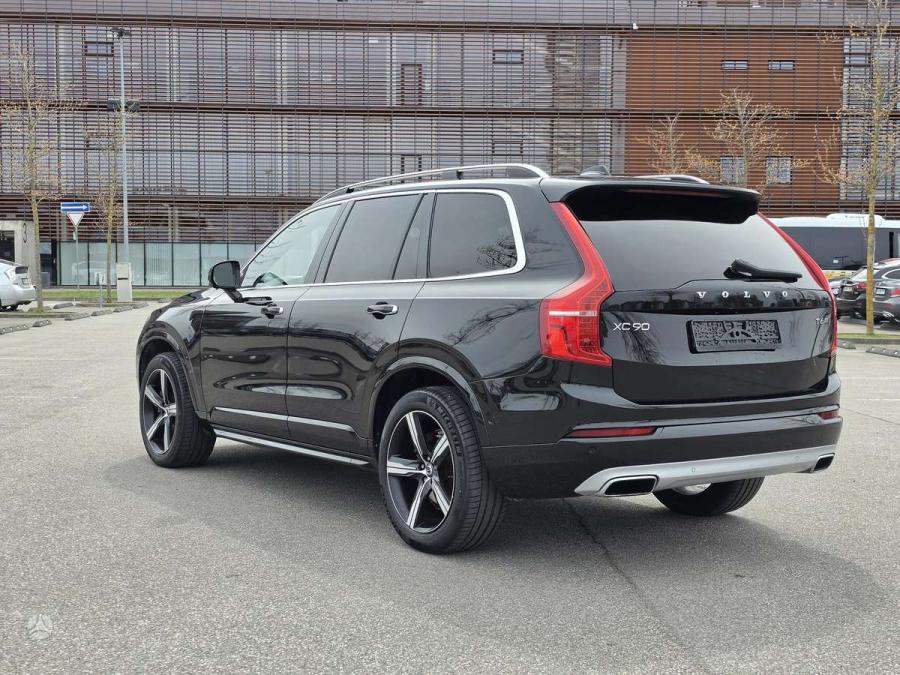 Black Volvo XC90 2018 in Klaipeda, with an engine capacity of 1.97 L and mileage of 134 thousand km for 23100 €, photo 10 on AUTOMOTO.COM.LV