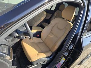 Black Volvo XC90 2018 in Klaipeda, with an engine capacity of 1.97 L and mileage of 134 thousand km for 23100 €, photo 23 on AUTOMOTO.COM.LV