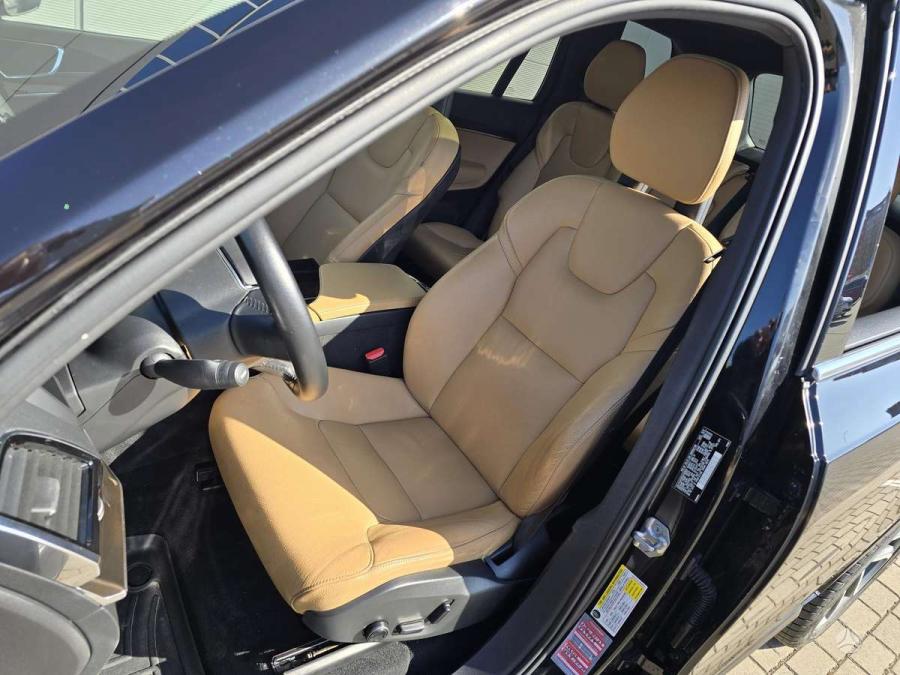 Black Volvo XC90 2018 in Klaipeda, with an engine capacity of 1.97 L and mileage of 134 thousand km for 23100 €, photo 23 on AUTOMOTO.COM.LV