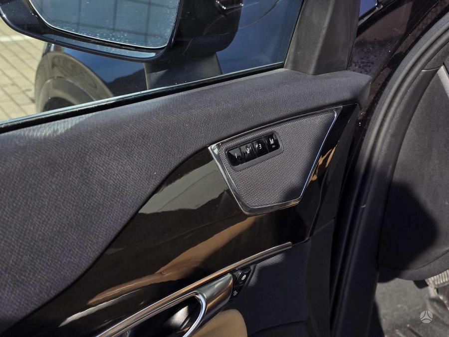 Black Volvo XC90 2018 in Klaipeda, with an engine capacity of 1.97 L and mileage of 134 thousand km for 23100 €, photo 25 on AUTOMOTO.COM.LV