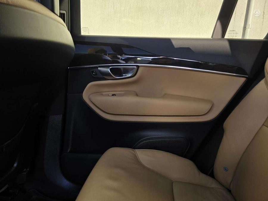Black Volvo XC90 2018 in Klaipeda, with an engine capacity of 1.97 L and mileage of 134 thousand km for 23100 €, photo 32 on AUTOMOTO.COM.LV
