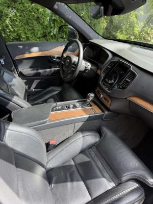 Black Volvo XC90 2018 in Sakiai, with an engine capacity of 1.97 L and mileage of 177 thousand km for 23000 €, photo 9 on AUTOMOTO.COM.LV