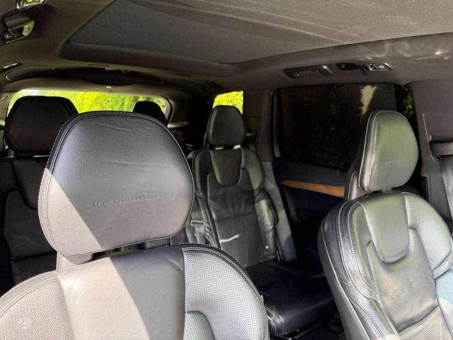 Black Volvo XC90 2018 in Sakiai, with an engine capacity of 1.97 L and mileage of 177 thousand km for 23000 €, photo 10 on AUTOMOTO.COM.LV